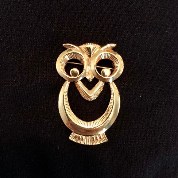 Avon | Jewelry | Vintage Avon Wise Eyes Owl Pinbrooch | Poshmark